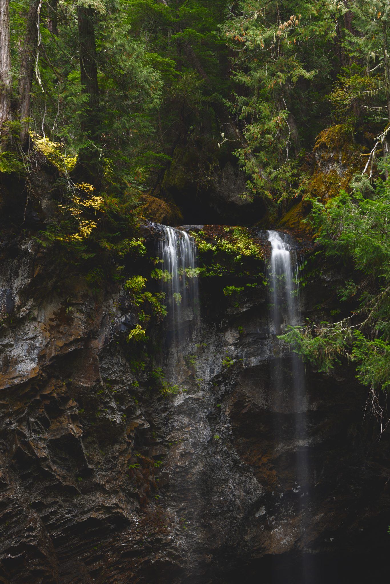 How to Photograph Waterfalls Like a Pro: 9 Long Exposure Tips for ...